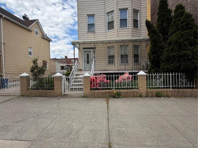 1871 Matthews Avenue