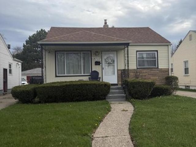 18723 Woodland St, Harper Woods, MI 48225