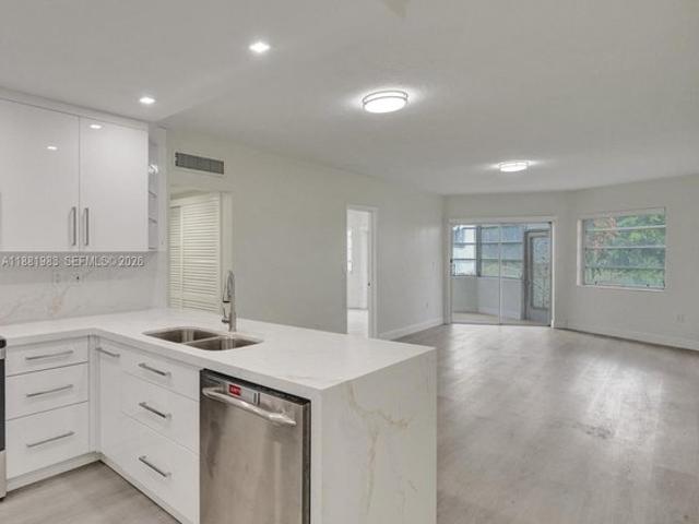 18720 NE 18th Ave Apt 116, Miami, FL 33179