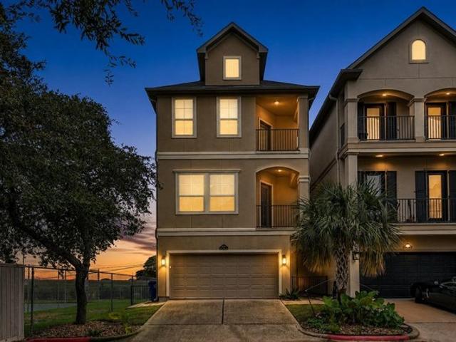 18721 Egret Oaks Ln, Webster, TX 77058