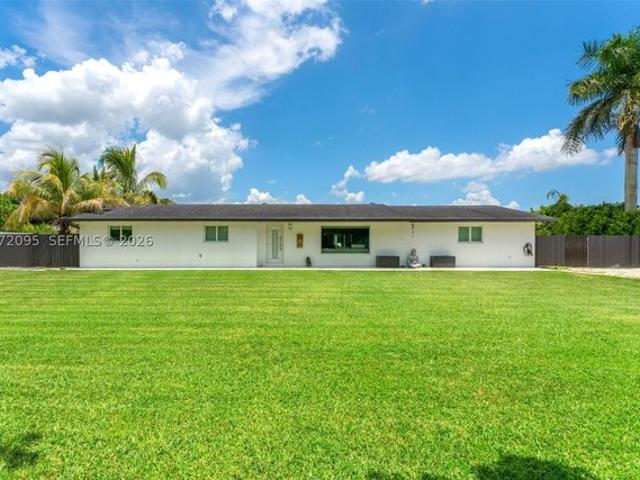 18725 SW 218th St, Miami, FL 33170