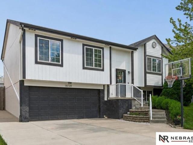 18728 W St, Omaha, NE 68135