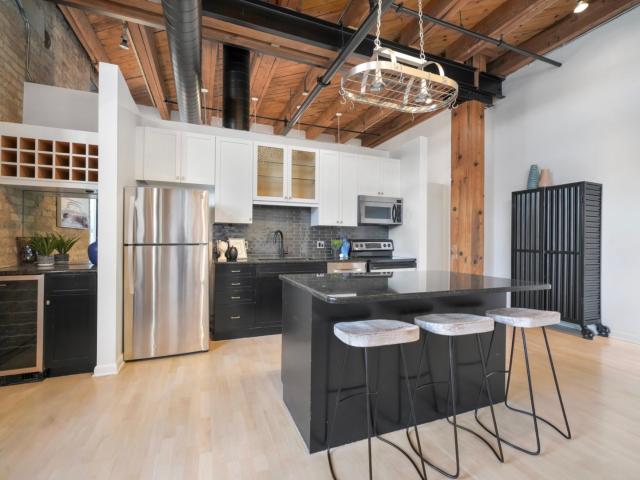 1872 N Clybourn Ave, Unit 204, Chicago, IL 60614 | MLS #12627 | Compass