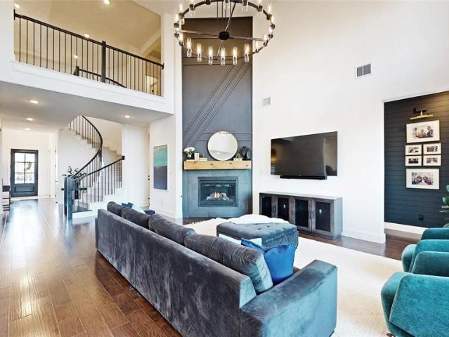 1872 Ellington Drive