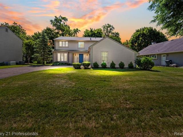 1872 Flemington Dr, Troy, MI 48098