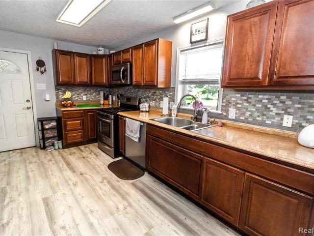 1872 Lonsberry Drive