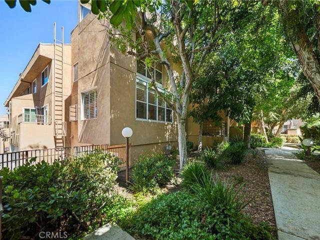 18730 Hatteras St Unit 31, Tarzana, CA 91356