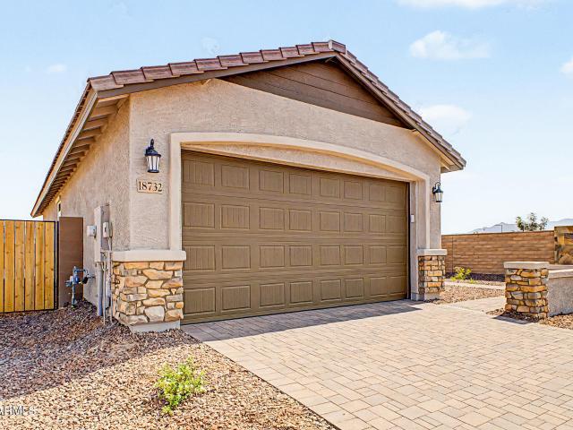 18732 w maplewood drive