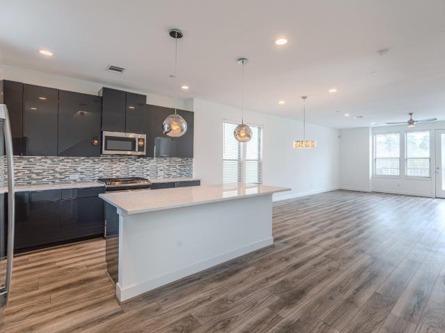 18736 B Centro Main St, Shenandoah, TX 77385 | MLS #9591