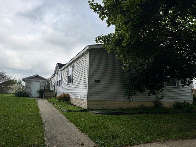 1873 Aspen St, Newport, MI 48166