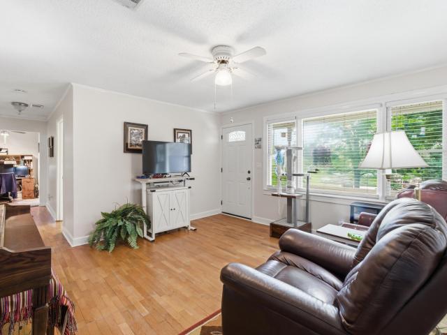1873 Crow Valley Road NW