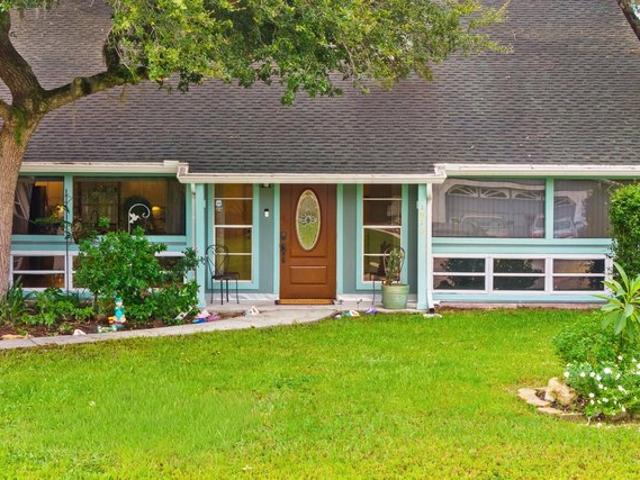 1873 SW Macarthur Ave, Port Saint Lucie, FL 34953