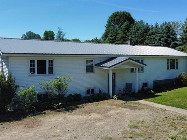 1873 W Center St, Waterford, PA 16441