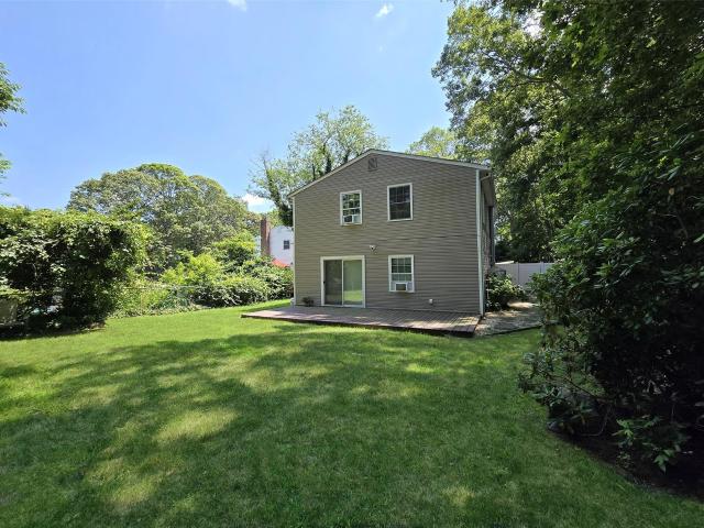 187 Carleton Drive E