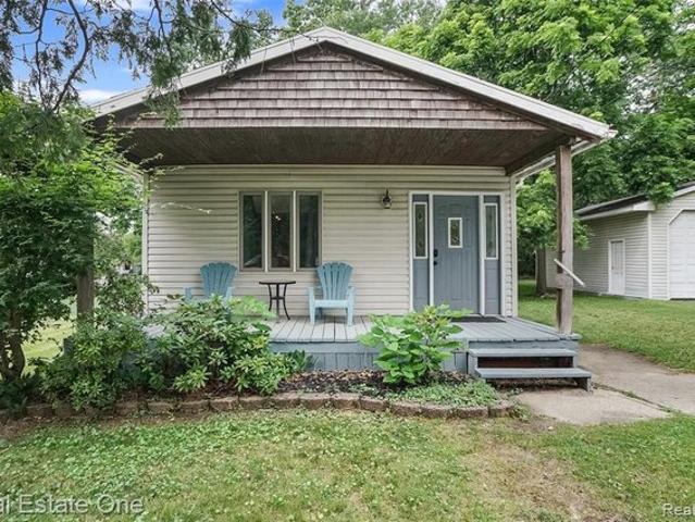 187 Clairemont Dr, Orion, MI 48362