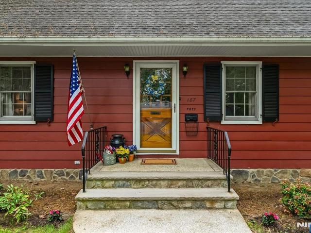 187 Henry Place
