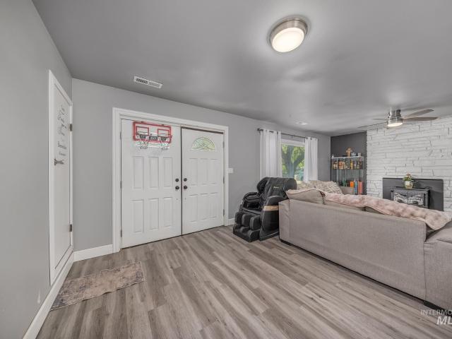 187 NW 3rd Street