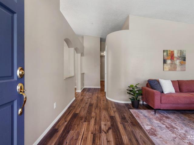 187 W Chrisfield Dr