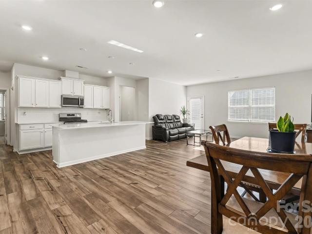 187 White Apple Way