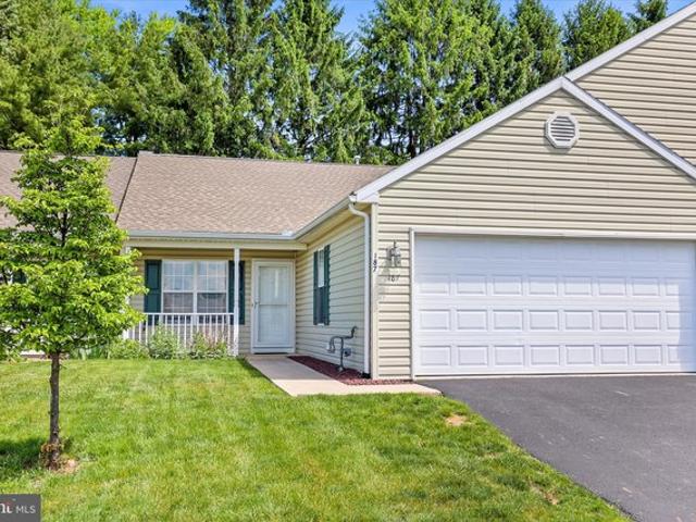 187 Winners Circle Dr, Red Lion, PA 17356