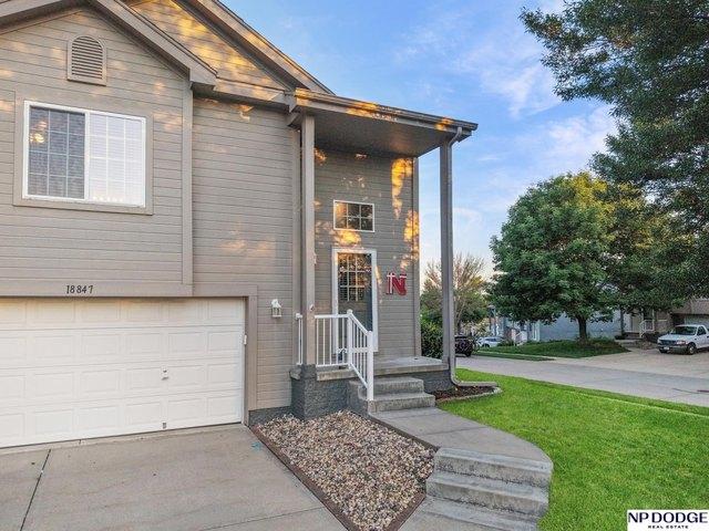 18847 Jacobs Cir, Omaha, NE 68135