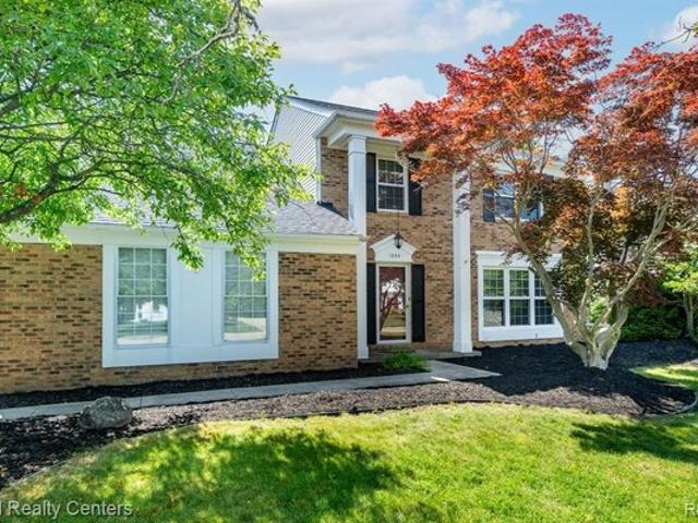 1884 Charrington Dr, West Bloomfield Township, MI 48324