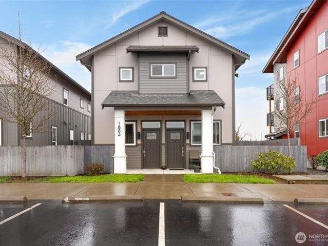 1884 Front St Unit B, Lynden, WA 98264