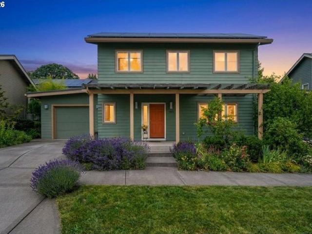 1884 SE John Muir Cir, Salem, OR 97302