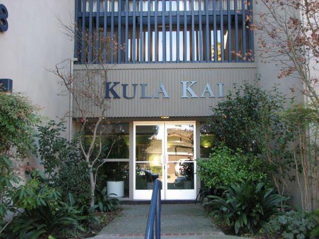 $1885 / 1br 820ft² Fresh on the Market! Huge w/Fireplace & Open Kitchen
