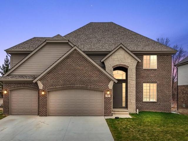 18868 Via Firenze Dr, Macomb, MI 48044