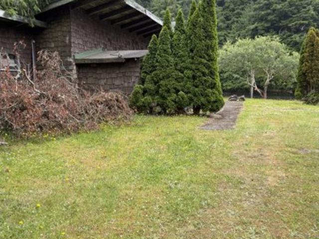 1888 S Windy Bend Dr, Lincoln City, OR 97367