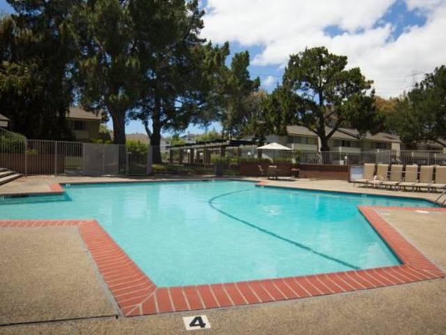 $1888 / 1br 550ft² Spectacular Sunsets from our vast Waterfront Patios!