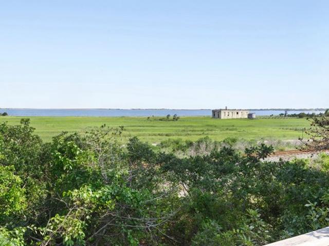 1889 Montauk Hwy, Amagansett, NY 11930