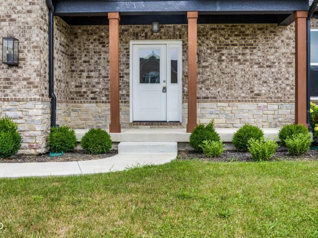 18808 Cromarty Cir, Noblesville, IN 46062 | MLS #22090 | Compass