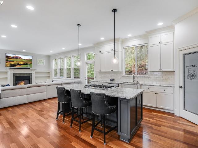 1880 nw deette dr