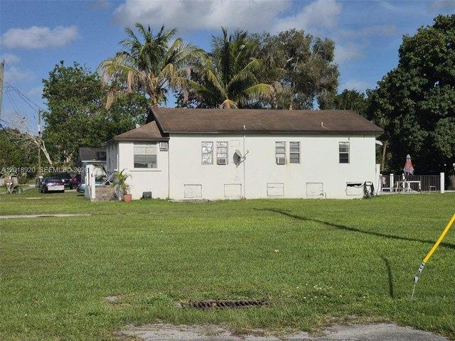 1880 NW 111th St, Miami, FL 33167