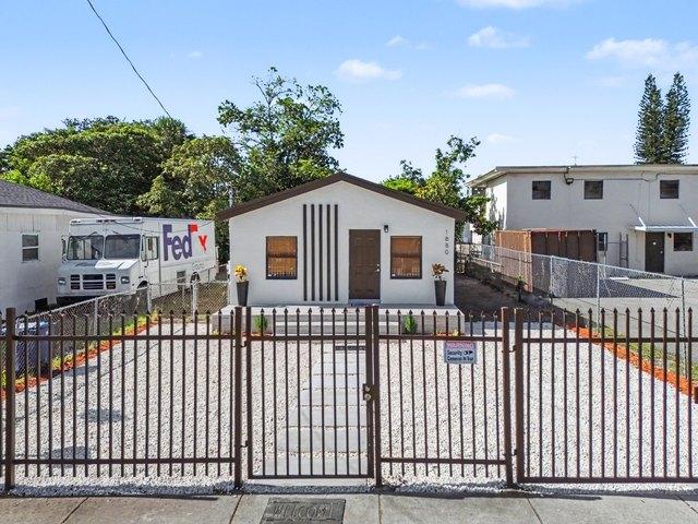 1880 NW 65th St, Miami, FL 33147