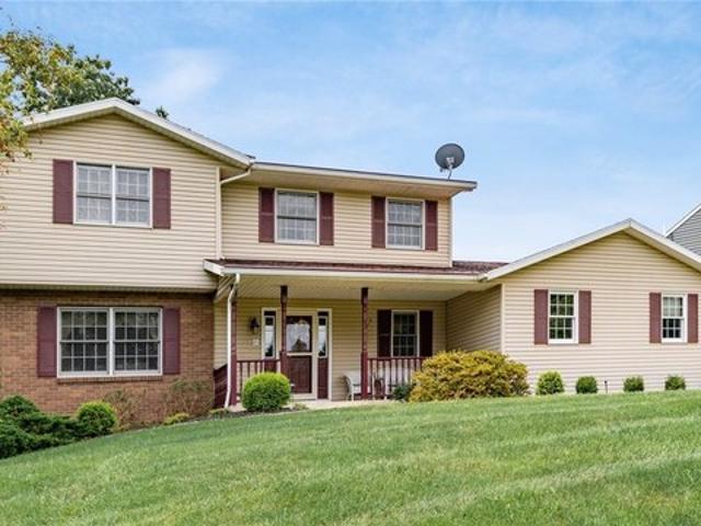 1880 Aspen Dr, Zanesville, OH 43701