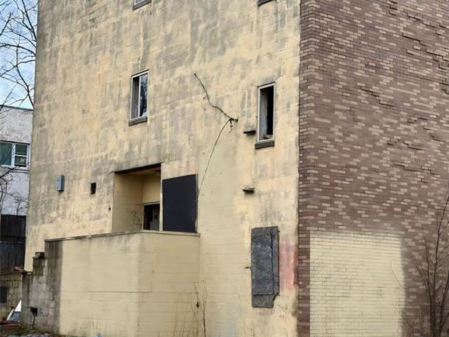 1880 E Grand Boulevard