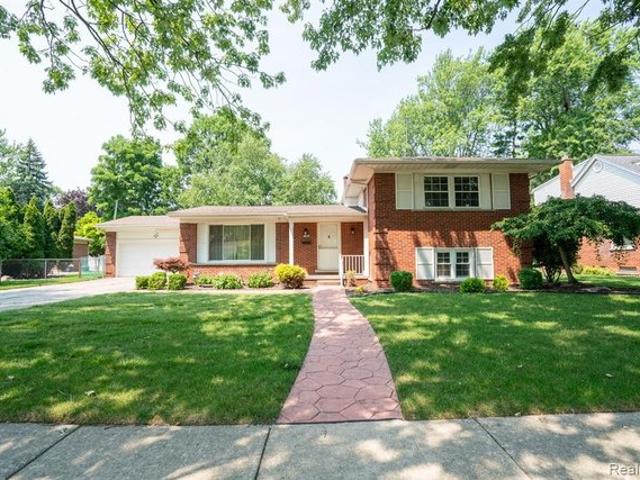 1880 Waverly St, Trenton, MI 48183