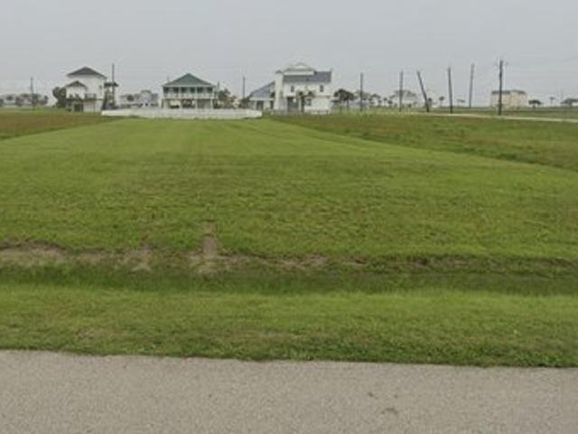 18817 Warrior Rd, Galveston, TX 77554
