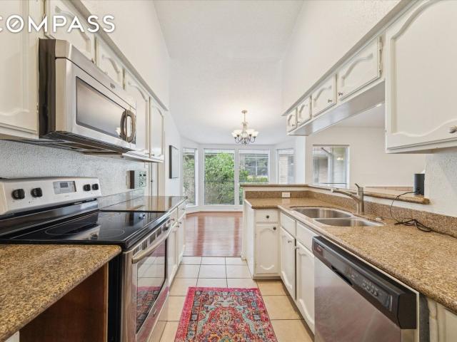 1881 Bering Dr 82, Houston, TX
