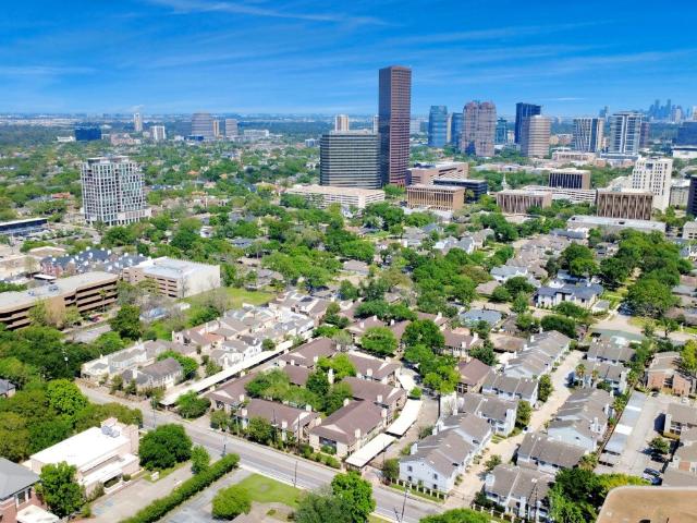 1881 Bering Dr, Unit 16, Houston, TX 77057 | MLS #52348 | Compass