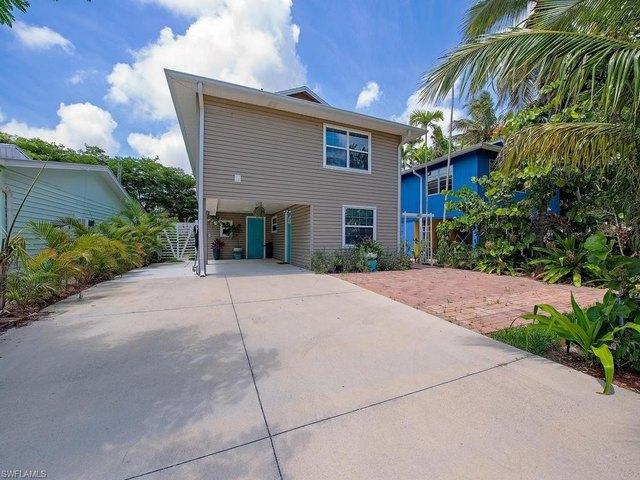 1881 Danford St, Naples, FL 34112