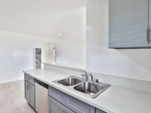 1881 Jefferson Blvd 2 Bedroom Apartment for Rent at 1881 W Jefferson Blvd, Los Angeles, CA 90018 UNNC