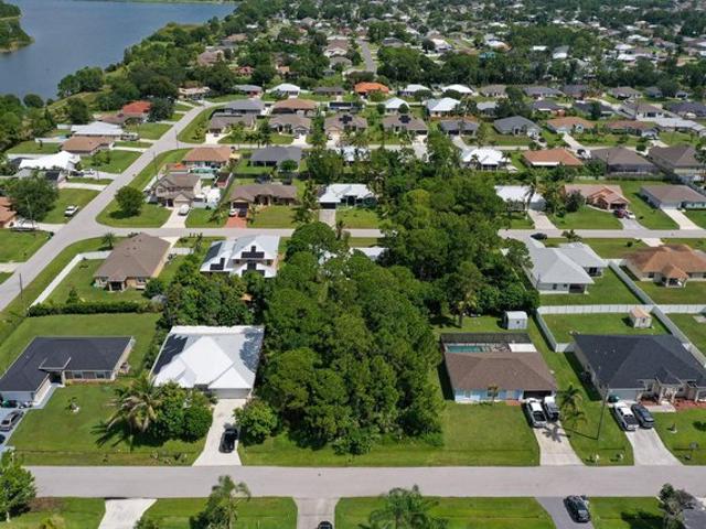 1881 SW Lofgren Ave, Port Saint Lucie, FL 34953