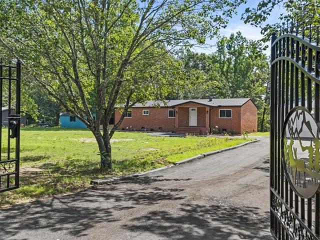 18820 Honeysuckle Ln, Little Rock, AR 72206