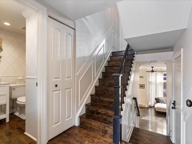 1882 N POE Street