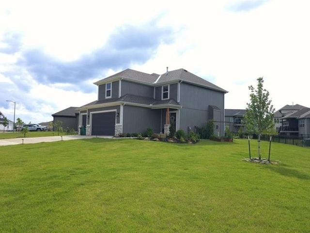 18833 Bittersweet Dr, Spring Hill, KS 66083