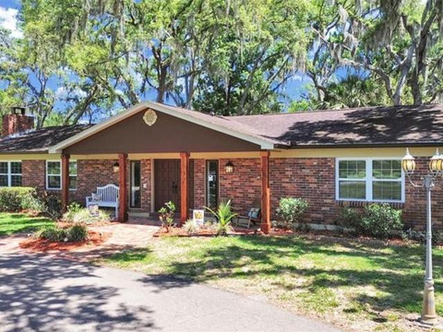 18835 Tracer Dr, Lutz, FL 33549